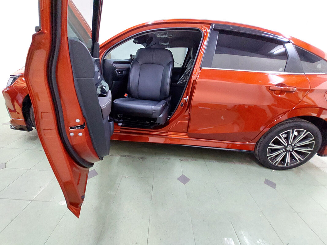 Welcab Manual Turning Seat - Kodo Mobility Solutions